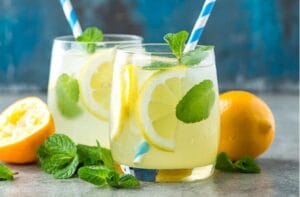 Receta de agua de limón o limonada casera y refrescante - Cocina en Casa™